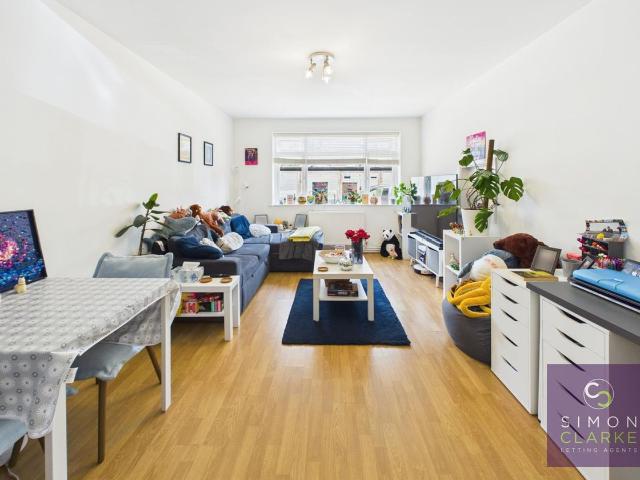 High Road, New Southgate N11, 2 bed flat to rent, £1,700 pcm | PrimeLocation