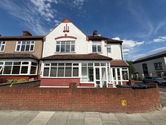 High Road, South Woodford E18 5 bed end terrace house to rent, £3,500 pcm | PrimeLocation