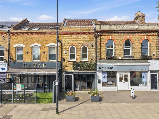 High Road, South Woodford, London E18, 2 bed flat to rent, £1,750 pcm | PrimeLocation