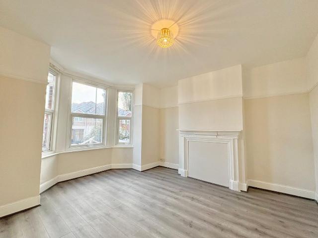 High Road, Southampton SO16, 1 bed flat to rent, £900 pcm | PrimeLocation