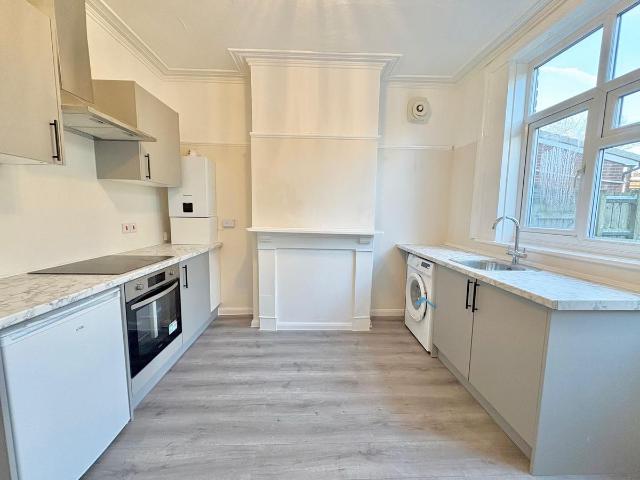 High Road, Southampton SO16, 1 bed flat to rent, £850 pcm | PrimeLocation