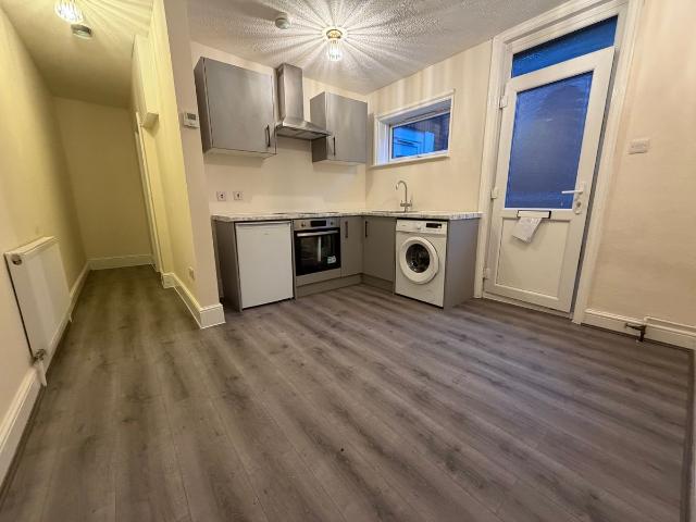 High Road, Southampton SO16, Studio to rent, £850 pcm | PrimeLocation