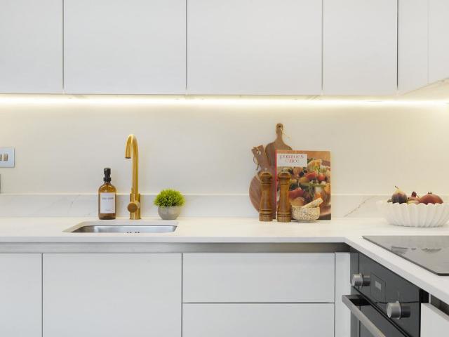 High Road, Stretham, London SW16, Studio to rent, £1,400 pcm | PrimeLocation