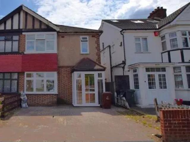 High Road, Romford, Essex, Rm6 | 3 bed duplex for rent #165784445 | Rentberry