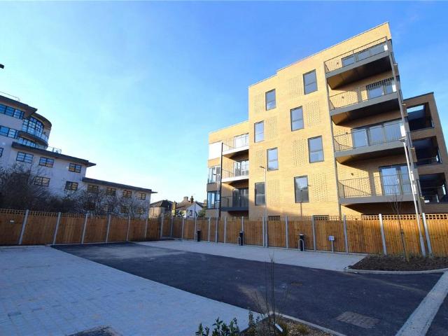 High Road, Romford RM6 1 bed apartment to rent £1,700 pcm £392 pw