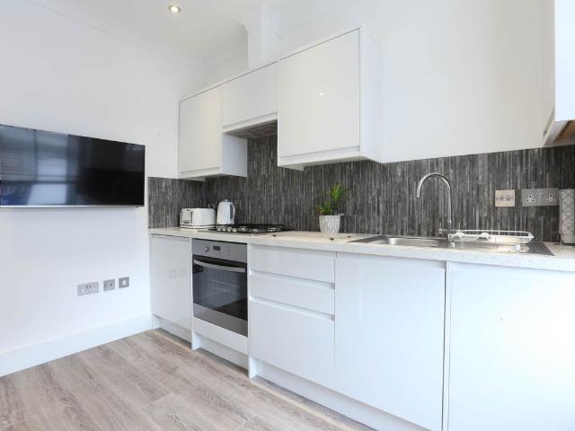 High Road, Wood Green N22, 1 bed flat to rent, £1,650 pcm | PrimeLocation