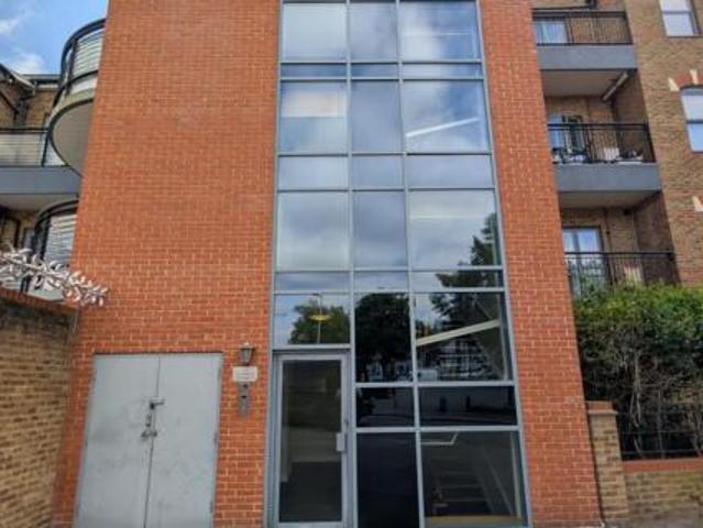 High Road, Woodford Green, 2 Bedroom Flat