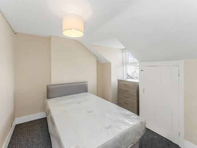 High Road, Woodford Green IG8, Room to rent, £750 pcm | PrimeLocation