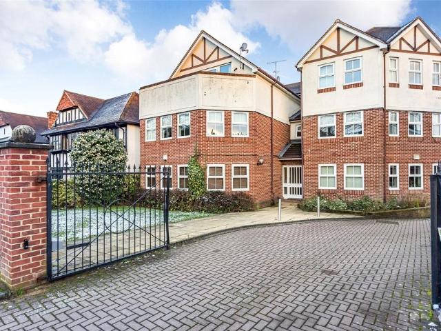 High Road, Woodford Green, IG8 2 bed flat to rent £1,775 pcm £410 pw