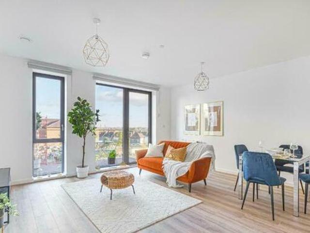 High Road, Wembley, 3 Bedroom Flat