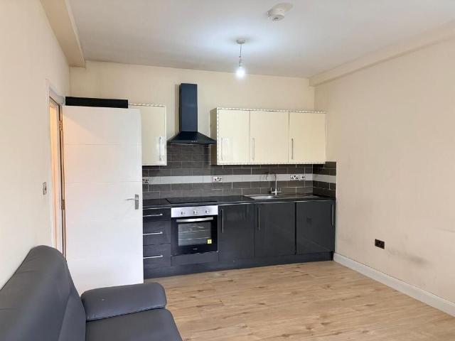 High Road, Wembley HA9, 2 bed flat to rent, £1,900 pcm | PrimeLocation