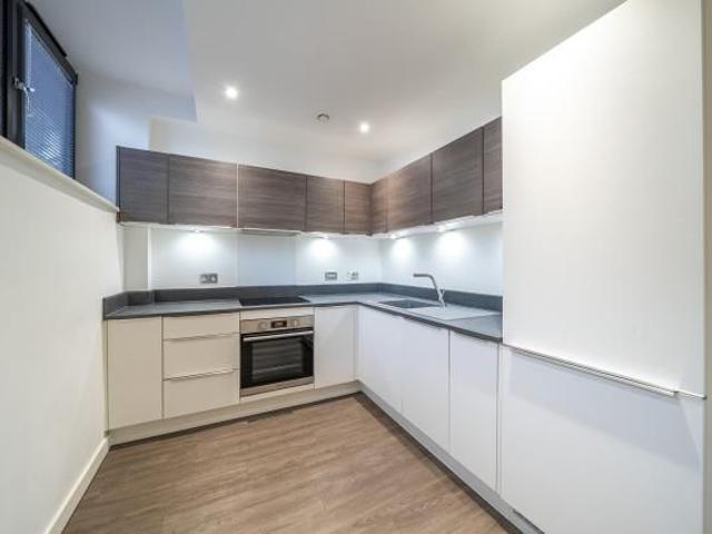 High Road, Whetstone N20, 1 bed flat to rent, £1,755 pcm | PrimeLocation
