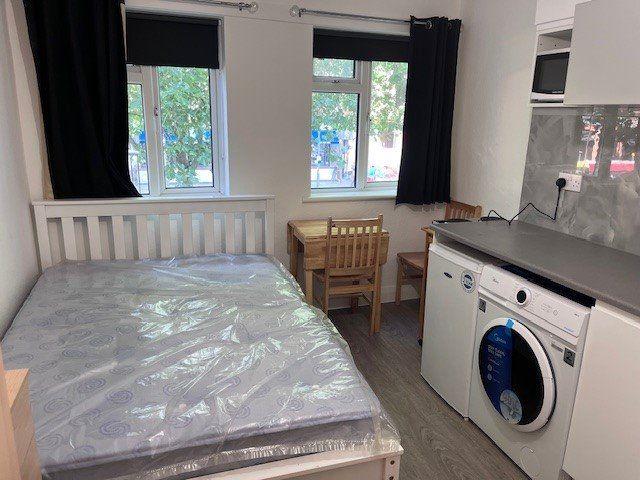 High Road, Whetstone N20, Studio to rent, £1,000 pcm | PrimeLocation