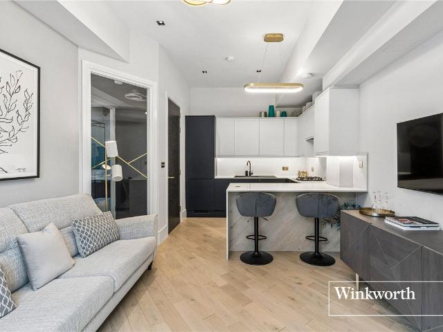 High Road, Whetstone, London N20, 1 bed flat to rent, £1,800 pcm | PrimeLocation