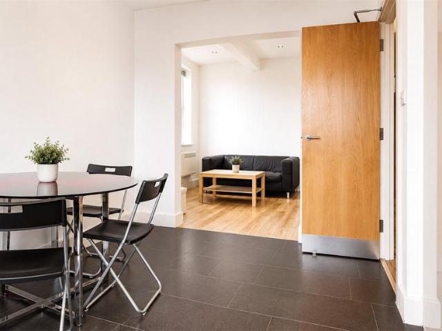High Road, Willesden, NW10 3 bed apartment to rent £2,799 pcm £646 pw