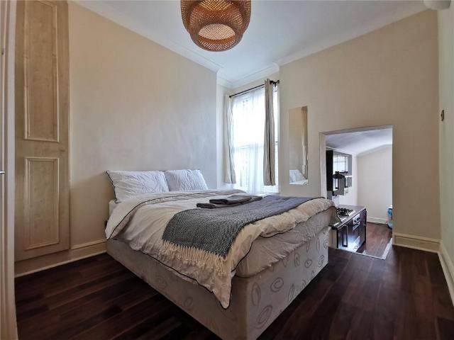 High Road, Willesden, NW10 1 bed apartment to rent £1,499 pcm £346 pw
