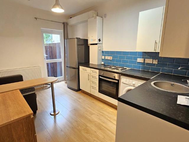 High Road, Willesden NW10, 1 bed flat to rent, £1,450 pcm | PrimeLocation