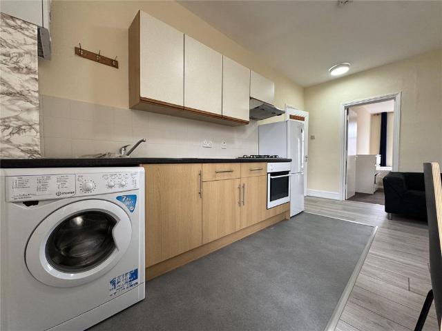 High Road, Willesden, NW10 2 bed apartment to rent £1,849 pcm £427 pw