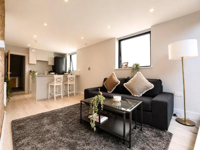High Road, Willesden Green, NW10 2 bed property to rent £2,199 pcm £507 pw