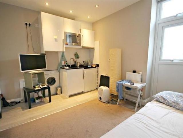 High Road, Willesden Green Studio to rent £1,001 pcm £231 pw
