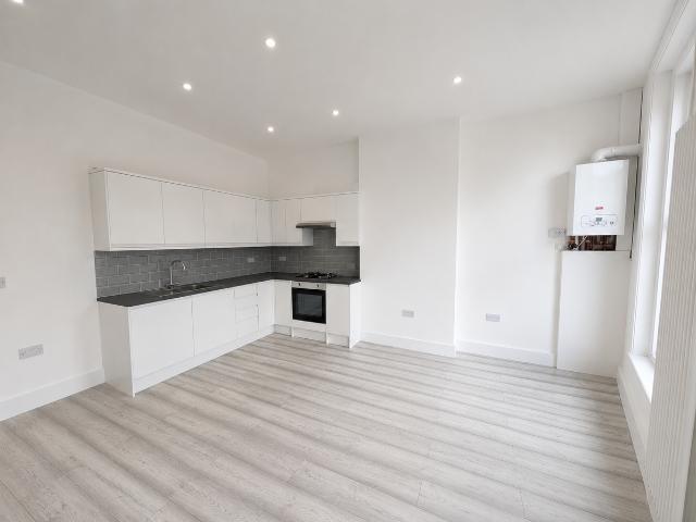 High Road, Willesden, London NW10, 2 bed flat to rent, £1,900 pcm | PrimeLocation