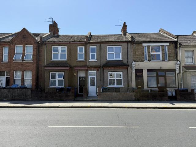 High Road, Willesden London, NW10 2JN 4 bed terraced house to rent £3,350 pcm £773 pw
