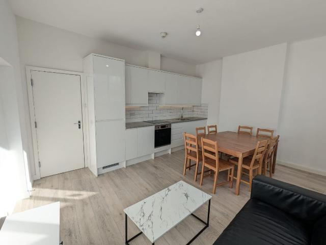 High Road, Willesden, London NW10, 3 bed flat to rent, £2,250 pcm | PrimeLocation
