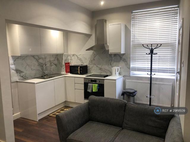 High St North, Dunstable, LU6 1 bed flat to rent £1,155 pcm £267 pw