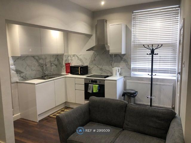 High St North, Dunstable LU6, 1 bed flat to rent, £1,155 pcm | PrimeLocation