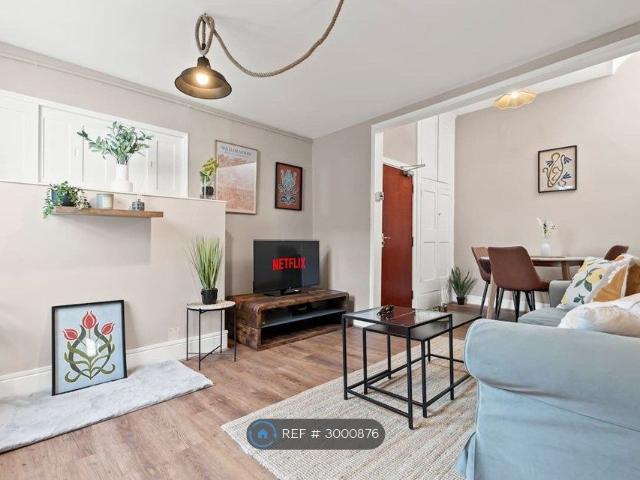 High St, Oxford OX1, 2 bed flat to rent, £4,550 pcm | PrimeLocation