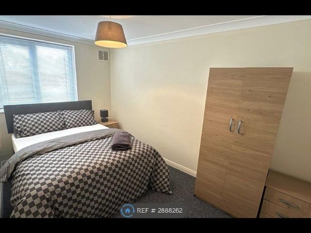 High St, Brentwood CM14, 4 bed flat to rent, £2,200 pcm | PrimeLocation