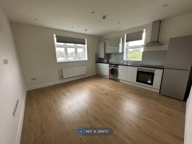 High St, Edgware HA8, 2 bed flat to rent, £1,750 pcm | PrimeLocation