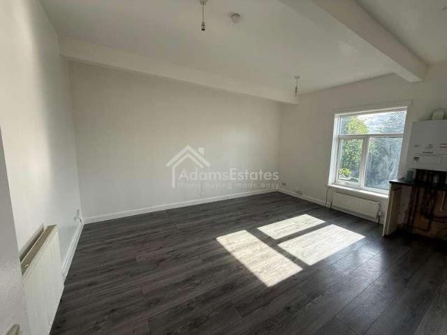 High St, Heckmondwike, WF16