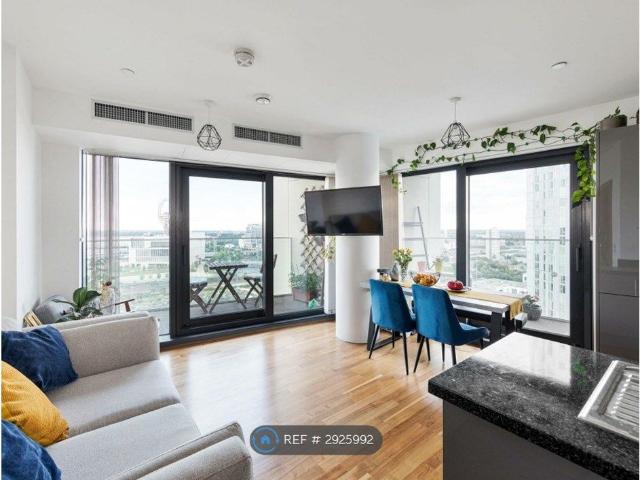 High St, London E15, 2 bed flat to rent, £2,500 pcm | PrimeLocation