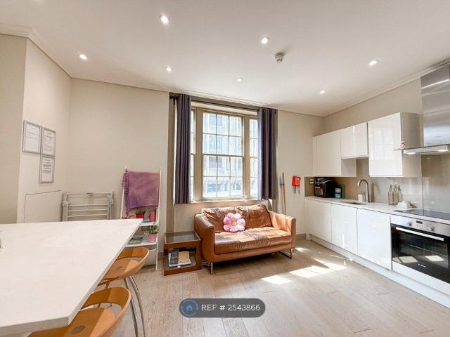 High St, Reading RG1, 2 bed flat to rent, £1,600 pcm | PrimeLocation