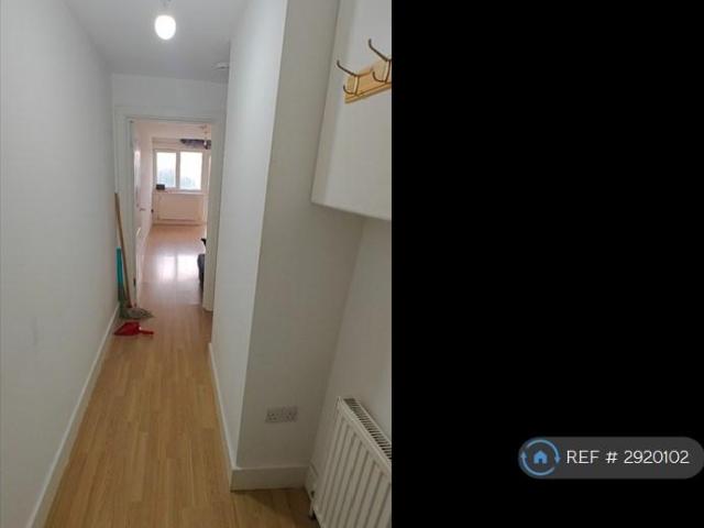 High St, West Drayton, UB7 2 bed flat to rent £1,600 pcm £369 pw