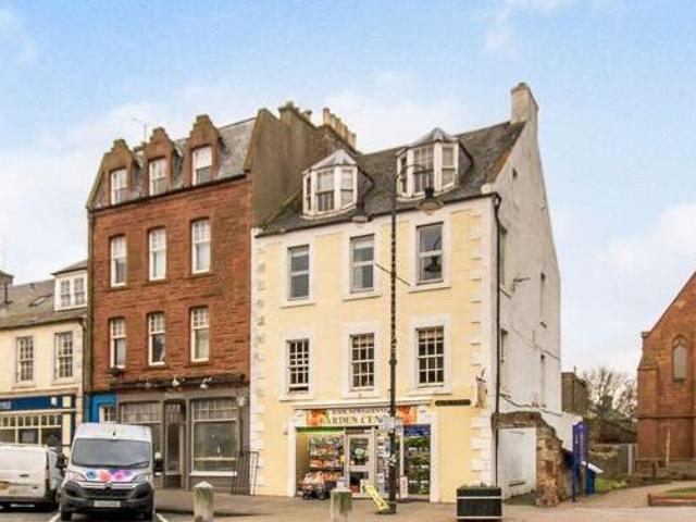 High Street, 2 Bedroom Flat