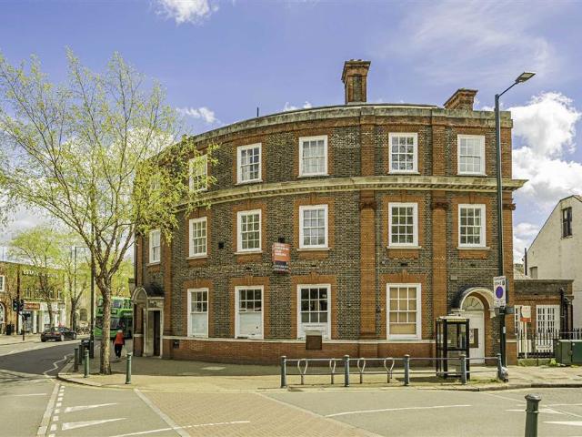 High Street, Teddington TW11, 2 bed flat to rent, £2,050 pcm | PrimeLocation