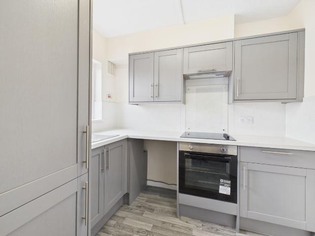 High Street, Tewkesbury, Gloucestershire GL20, 2 bed flat to rent, £925 pcm | PrimeLocation