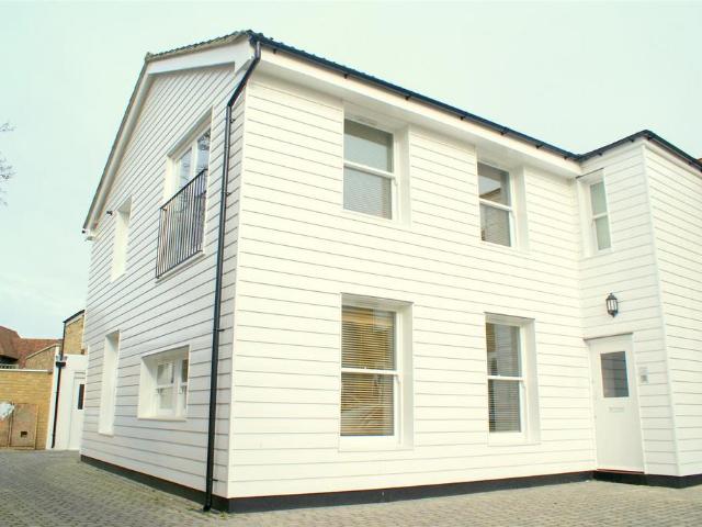 High Street, Thames Ditton KT7 1 bed apartment to rent £1,495 pcm £345 pw