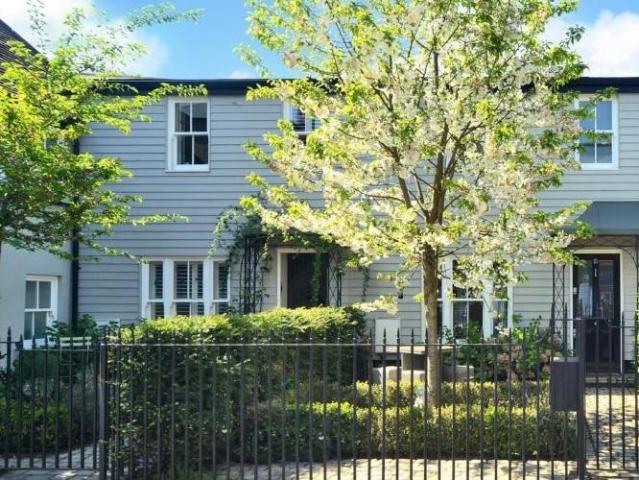 High Street, Thames Ditton, Surrey, KT7 2 bed terraced house to rent £2,300 pcm £531 pw