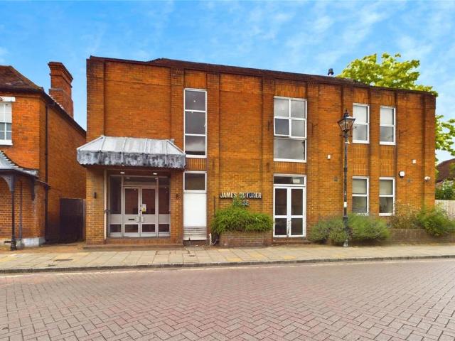 High Street, Theale, Reading. 1 bed apartment to rent £1,000 pcm £231 pw
