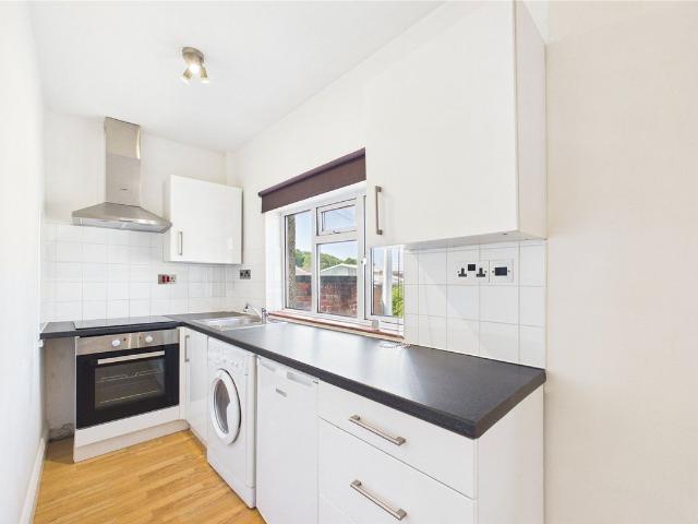 High Street, Theale, Reading, Berkshire RG7, 1 bed flat to rent, £850 pcm | PrimeLocation