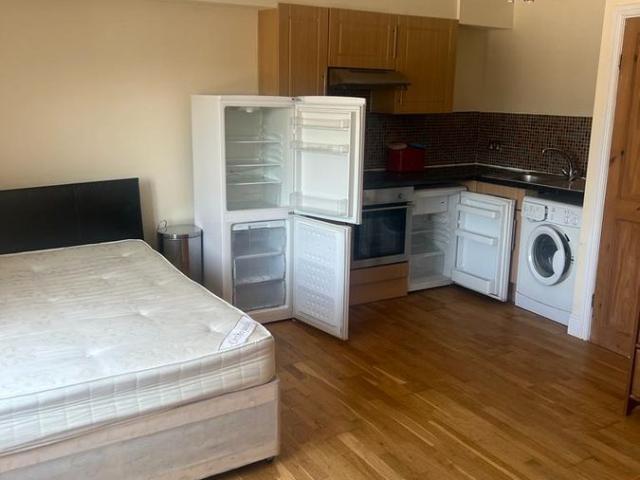 High Street, Tonbridge TN9, Studio to rent, £850 pcm | PrimeLocation