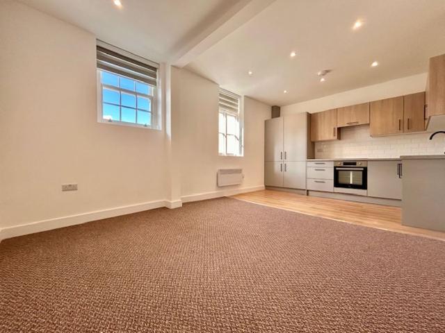 High Street, Tonbridge TN9, 1 bed flat to rent, £1,200 pcm | PrimeLocation