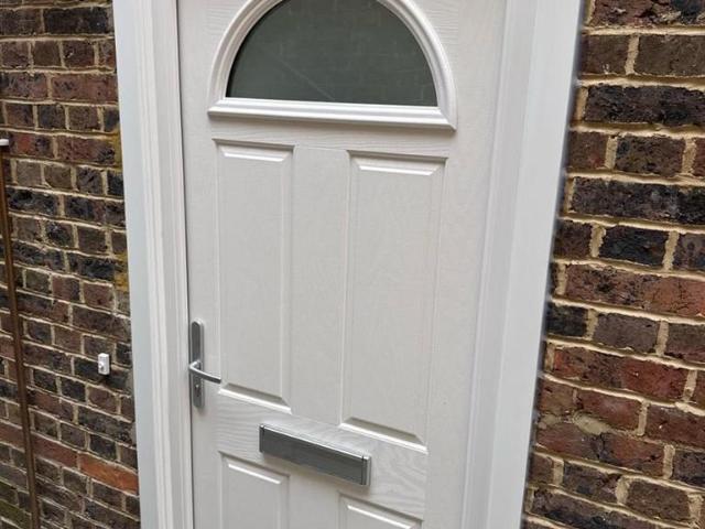 High Street, Tonbridge TN9 3 bed flat to rent £1,700 pcm £392 pw