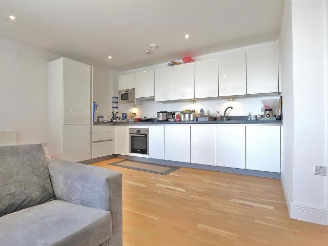 High Street, Topaz Apartments High Street TW3, 2 bed flat to rent, £1,950 pcm | PrimeLocation