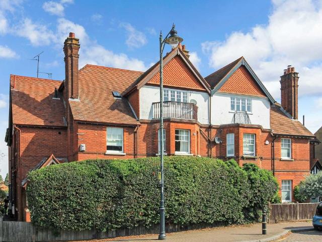 High Street, Tring HP23, 1 bed flat to rent, £1,100 pcm | PrimeLocation