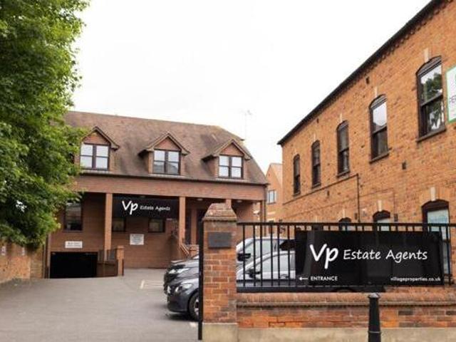 High Street, Twyford, Shop For Rent