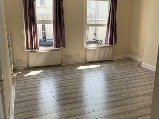 High Street, Tunbridge Wells TN1, 1 bed flat to rent, £1,050 pcm | PrimeLocation